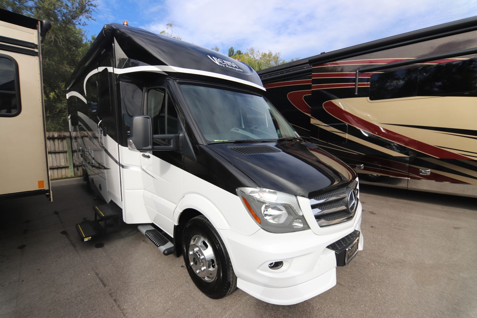 2019 Renegade Rv Vienna 25VUCB 12127