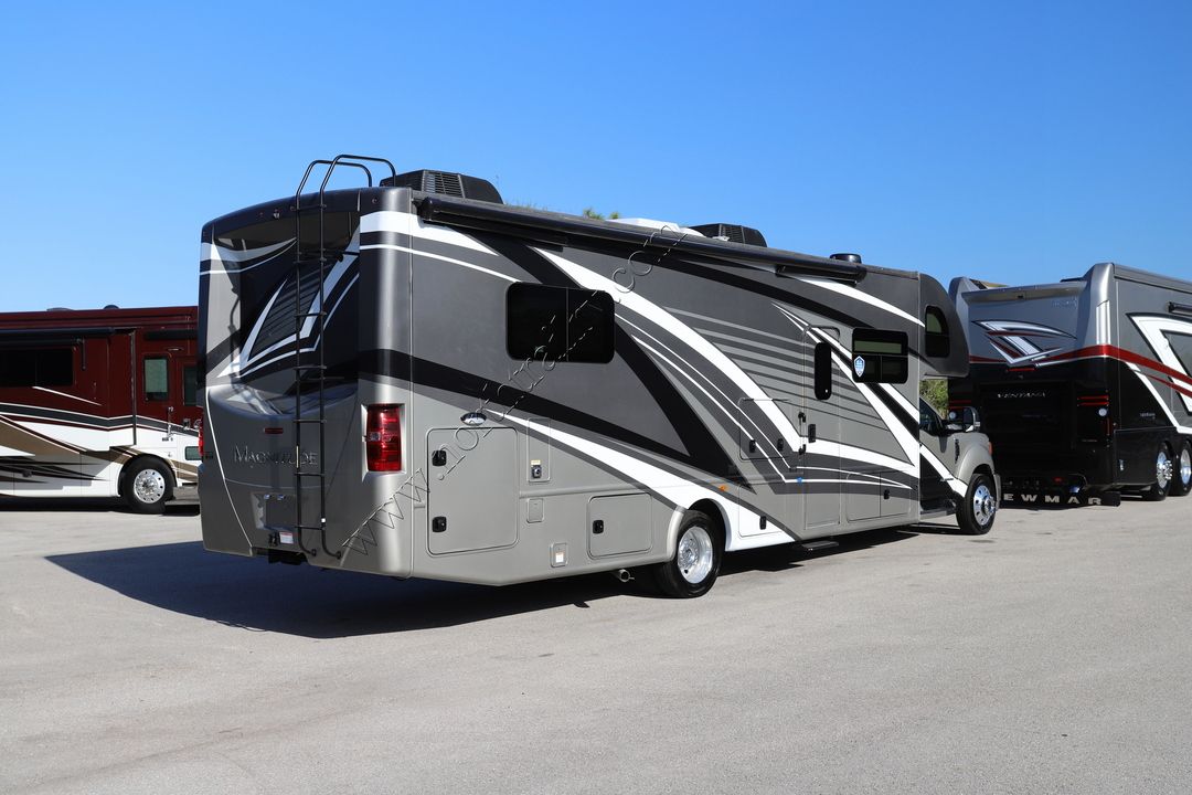 2023 Thor Magnitude LV35 14767