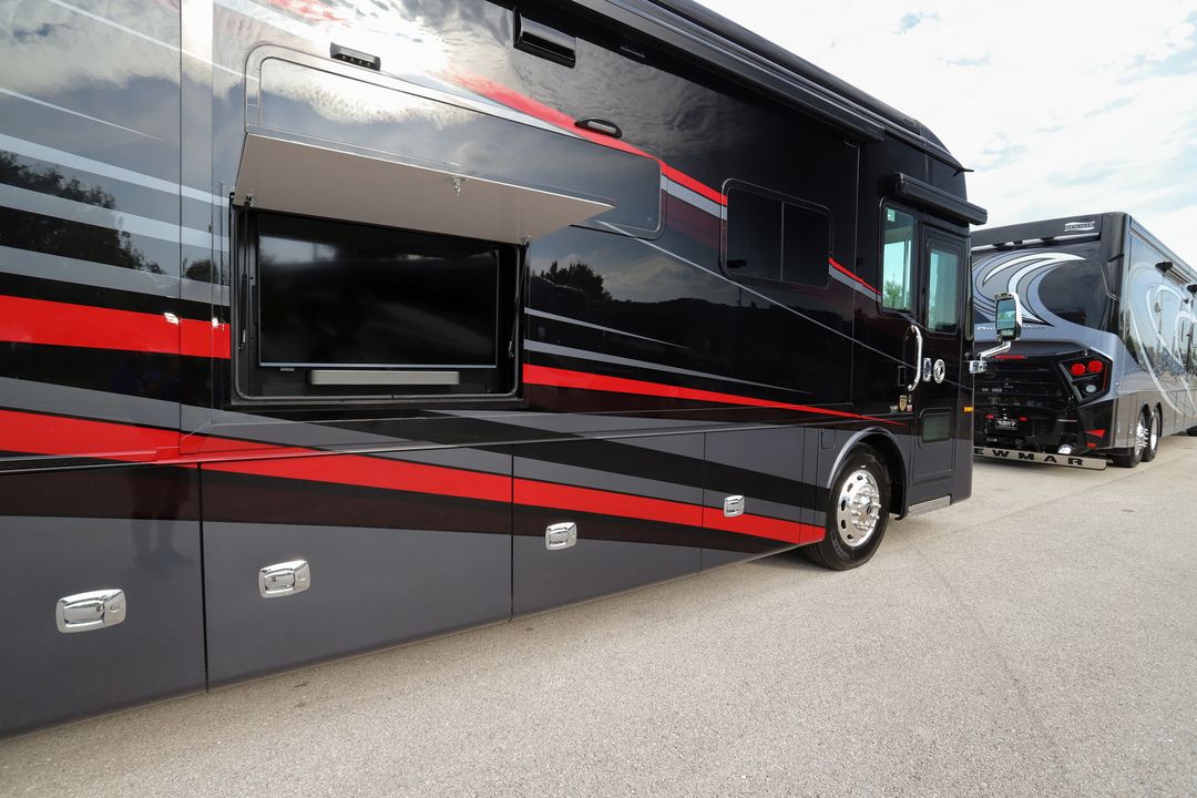 2022 Tiffin Motor Homes Phaeton 40QKH 14838