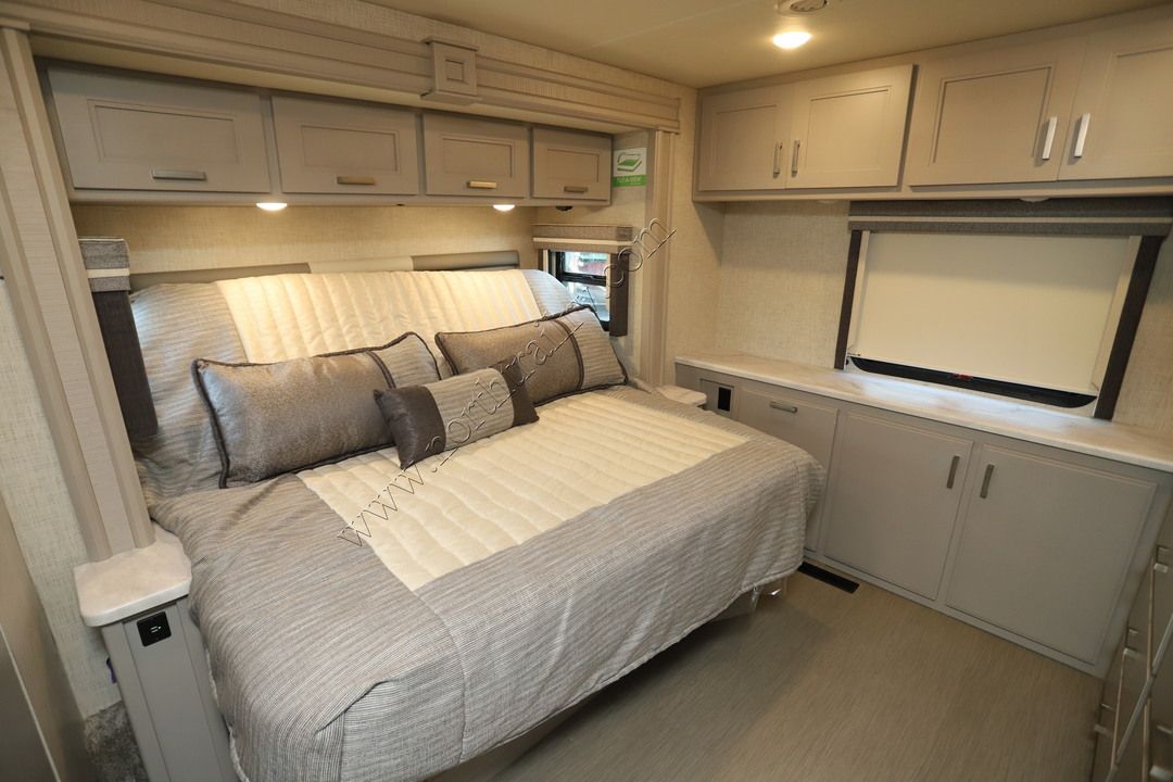 2023 Thor Inception 38BX 14988