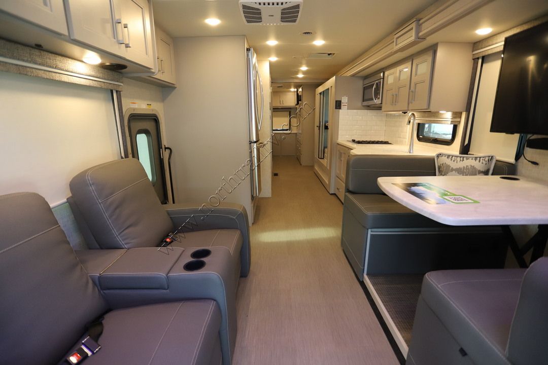 2023 Thor Inception 38BX 14988