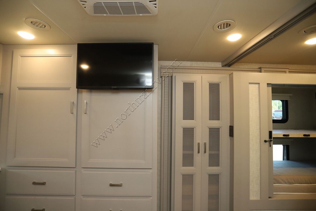 2023 Thor Inception 38BX 14988