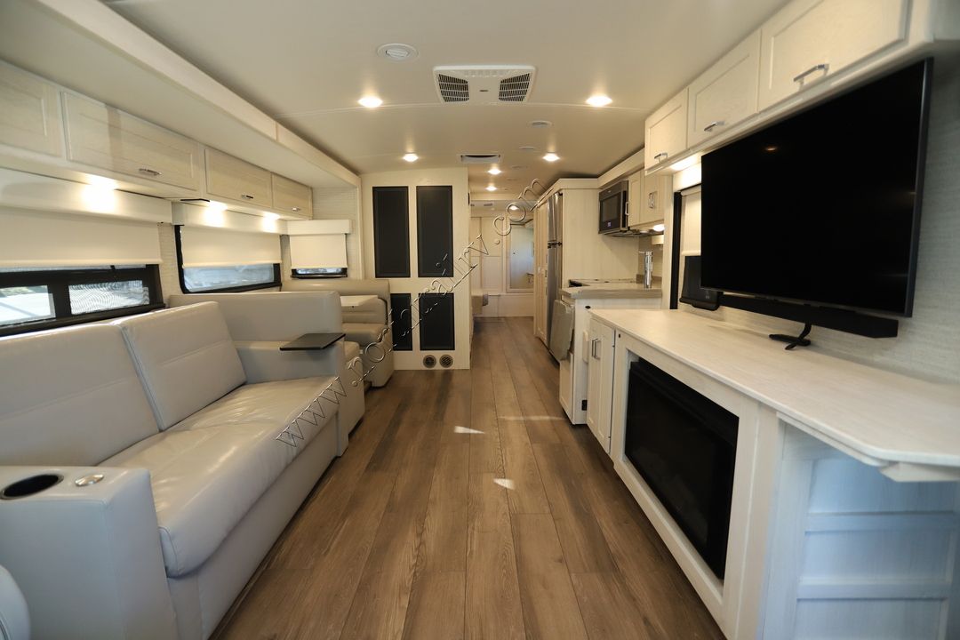 2022 Winnebago Forza 36H 15175-1