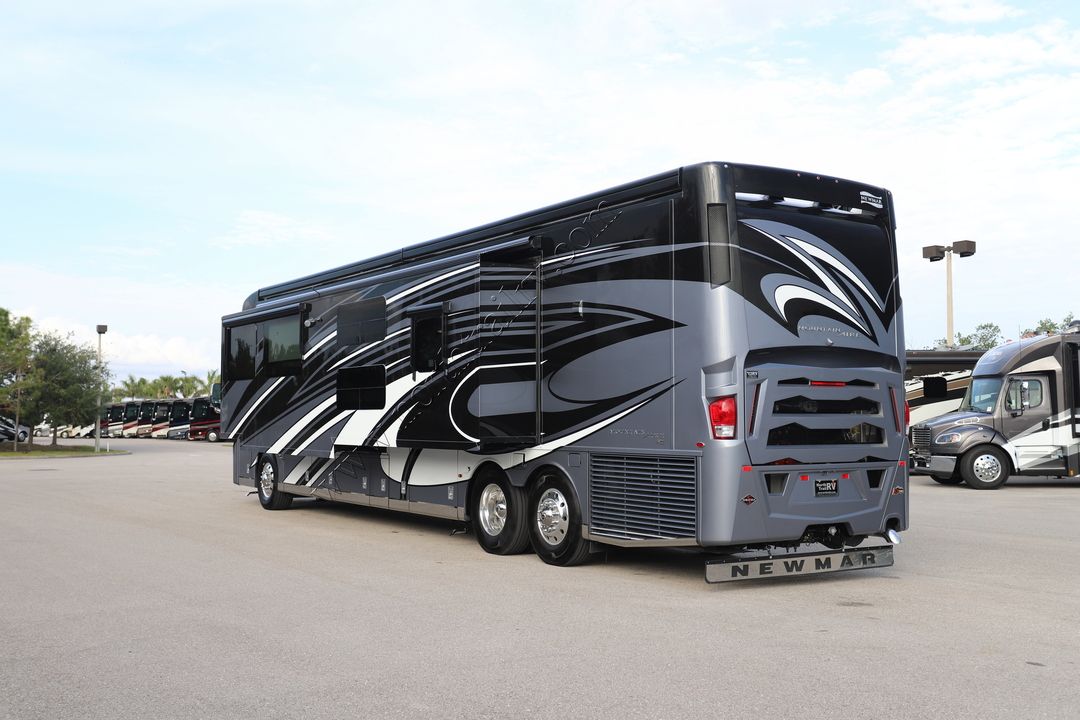 2022 Newmar Mountain Aire 4535 14343-1