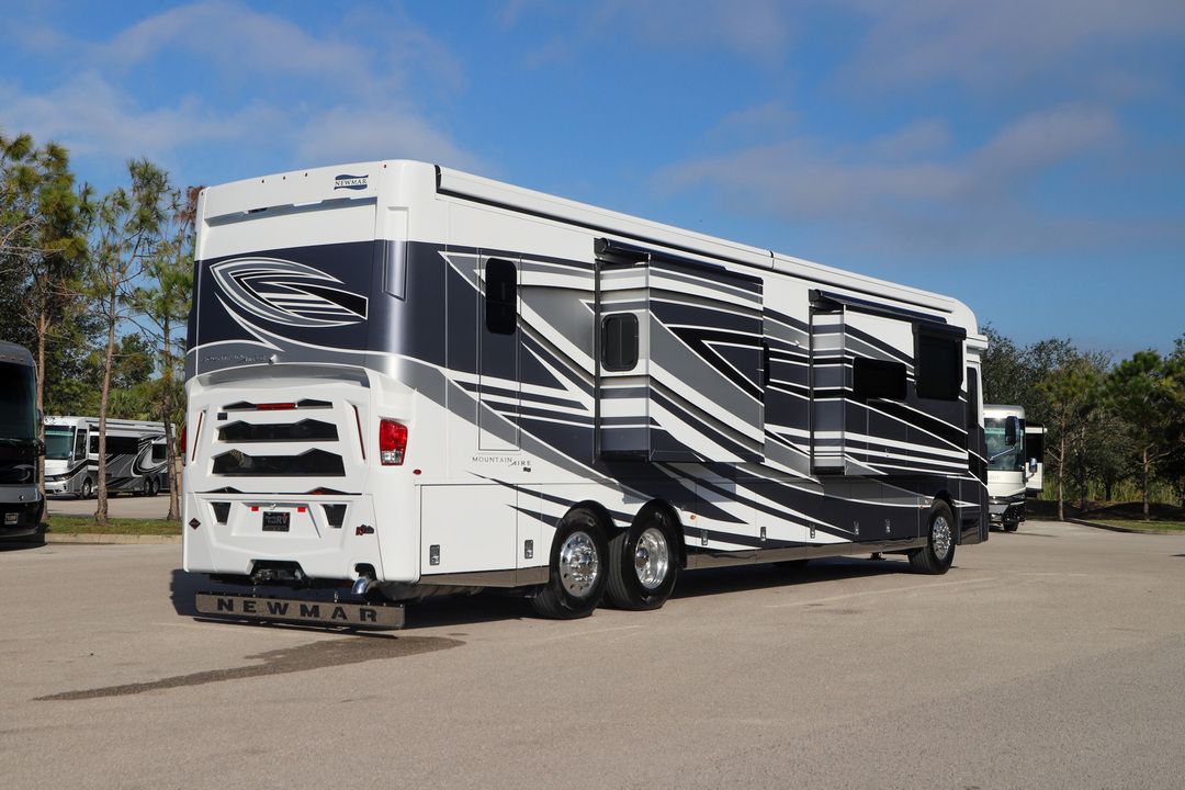 2023 Newmar Mountain Aire 4535 15009