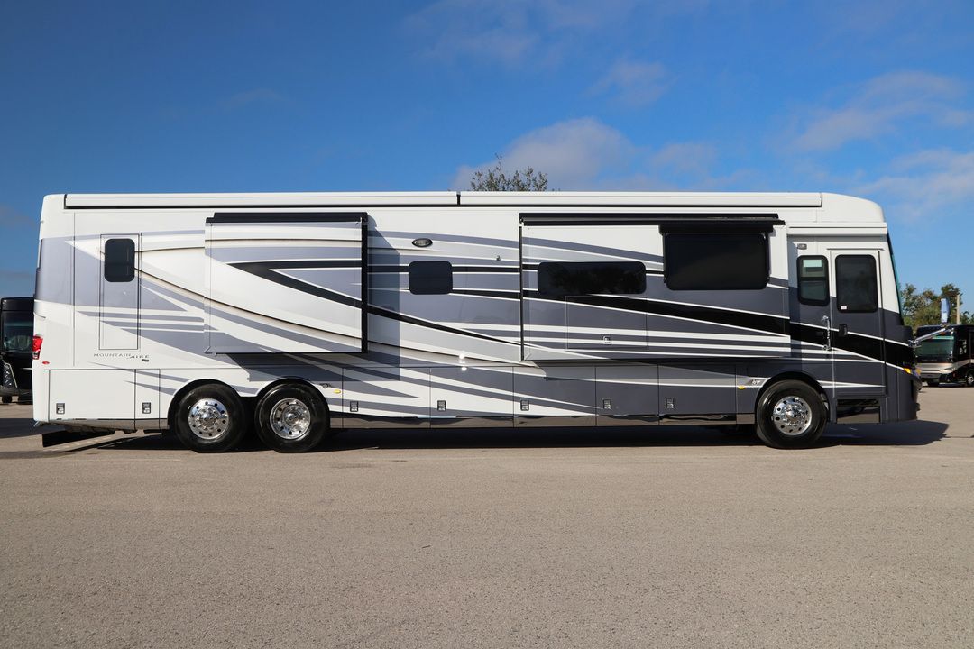 2023 Newmar Mountain Aire 4535 15009