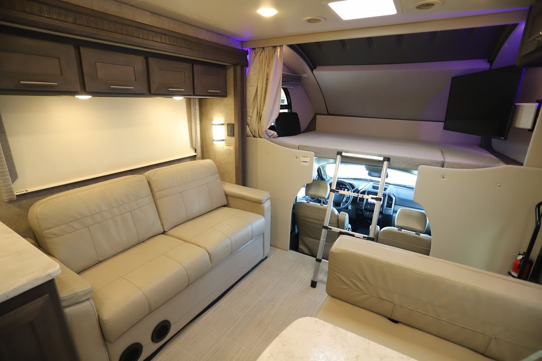 2022 Thor Magnitude 34SV 14017-1