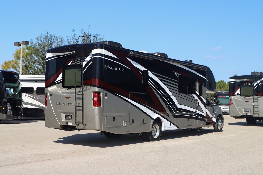 2022 Thor Magnitude 34SV 14017-1