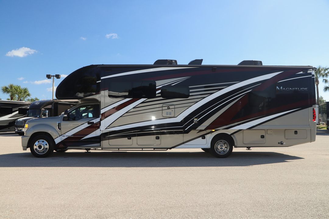2022 Thor Magnitude 34SV 14017-1