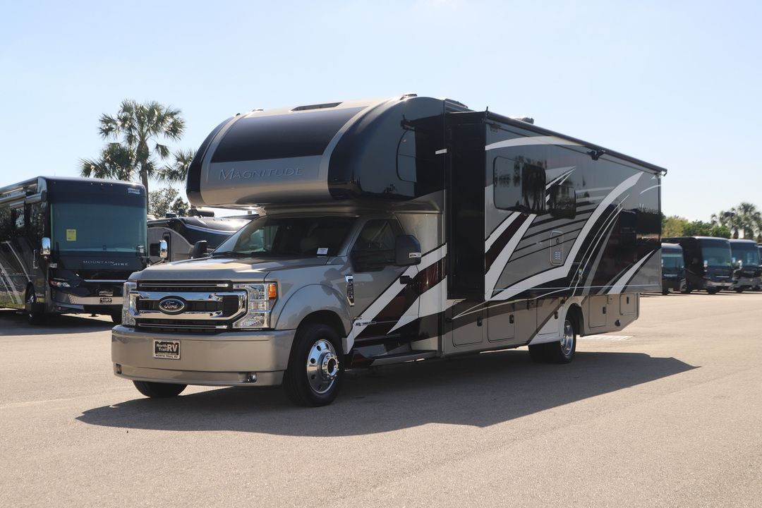 2022 Thor Magnitude 34SV 14017-1