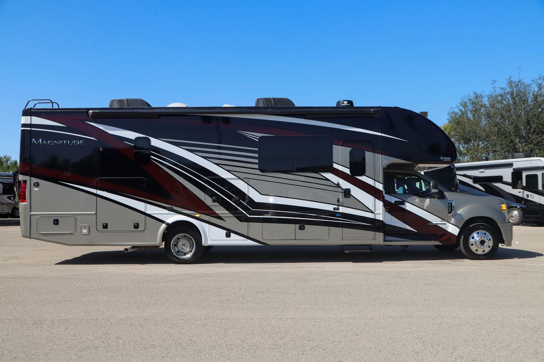 2022 Thor Magnitude 34SV 14017-1
