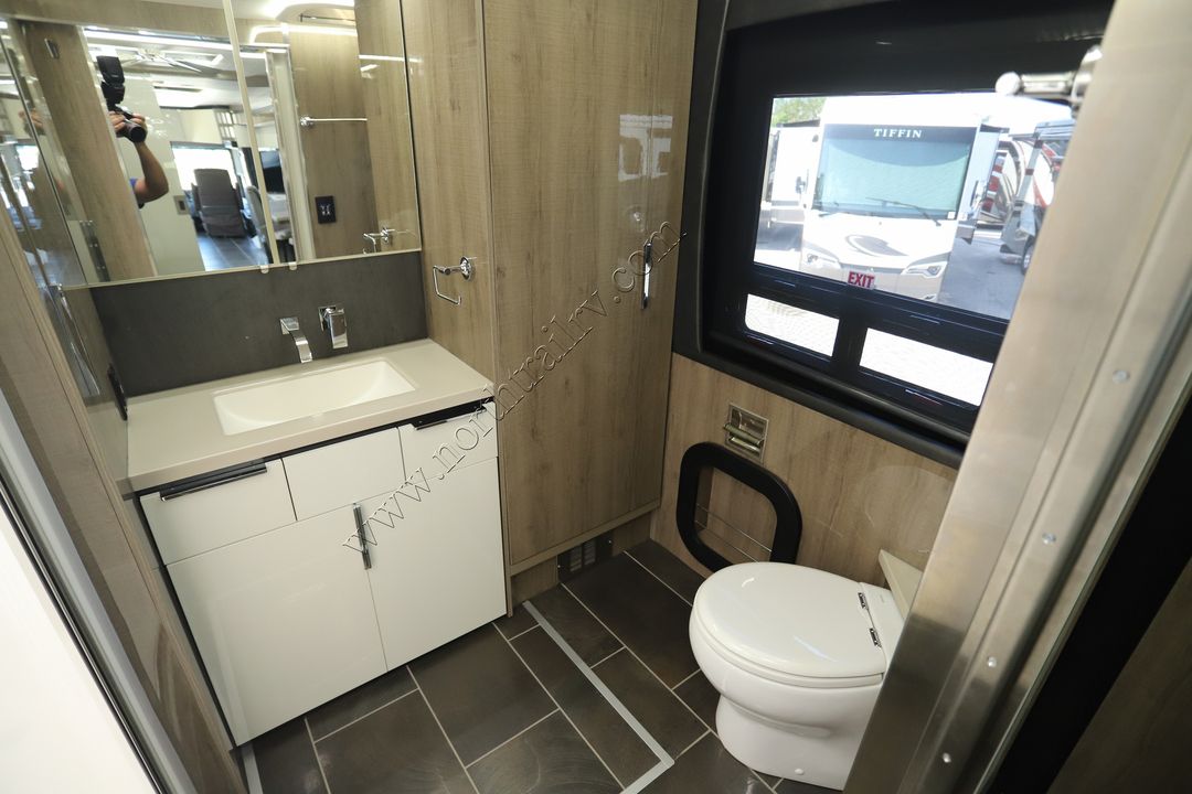 2020 Winnebago Horizon 42Q 19009