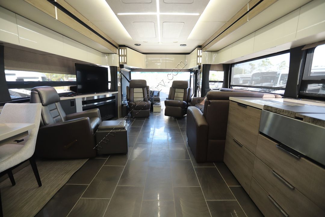 2020 Winnebago Horizon 42Q 19009