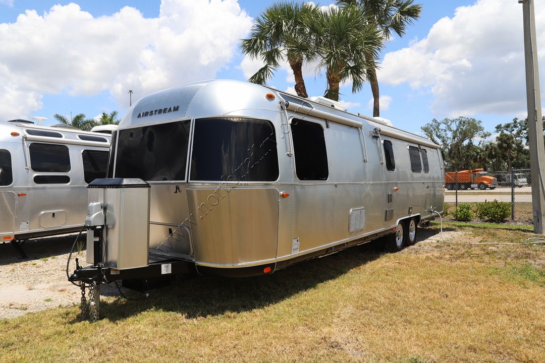 2018 Airstream Classic 33FB 19028