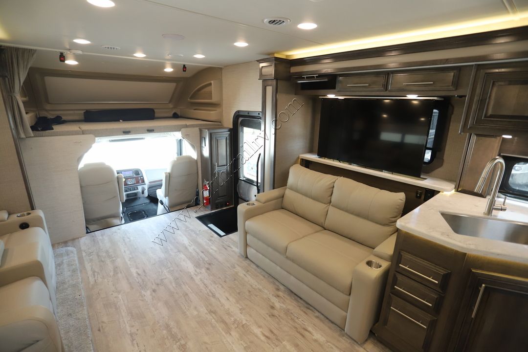 2023 Jayco Seneca 37M 15531