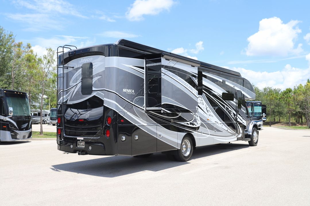 2024 Jayco Seneca Prestige 37K 15532