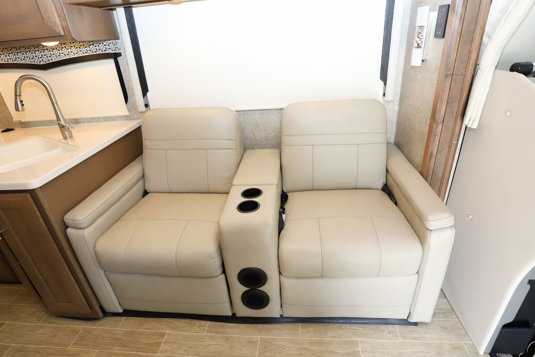 2022 Thor Omni SV34 15109-1