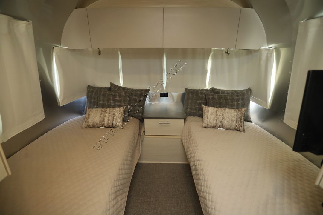 2024 Airstream Flying Cloud 28RB 15698