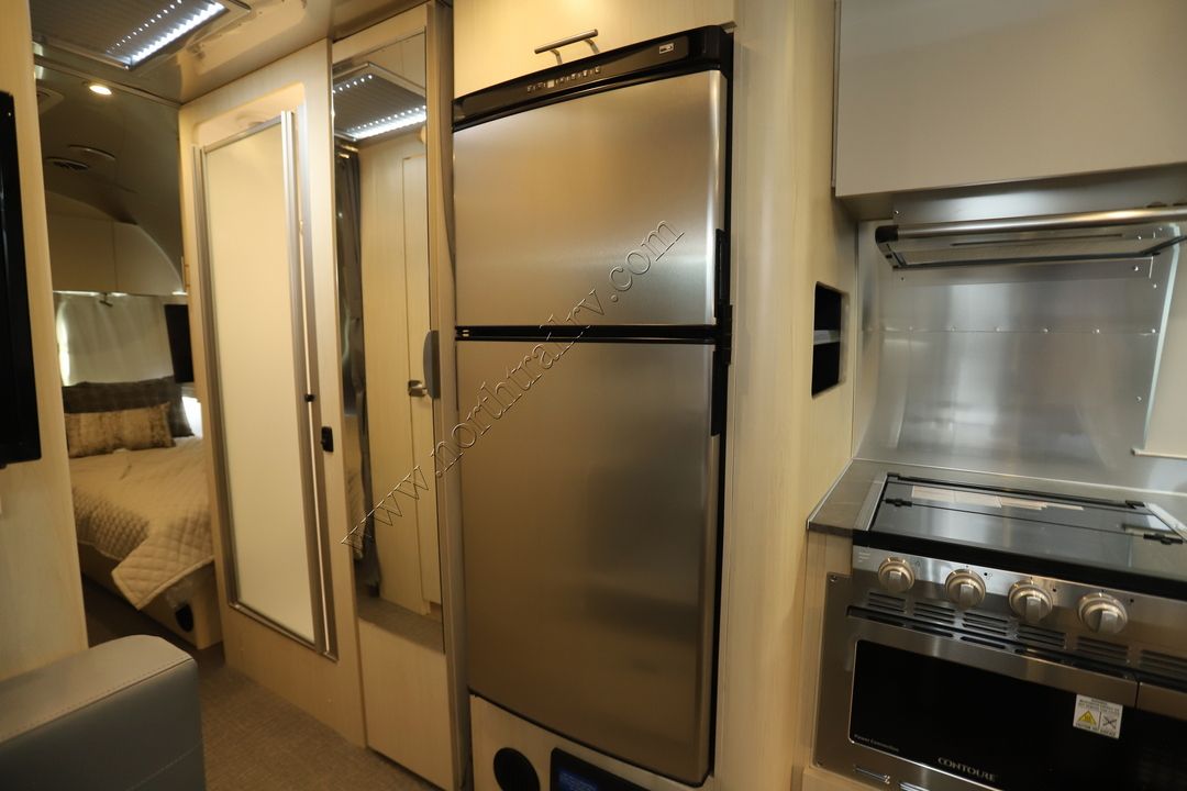 2024 Airstream Flying Cloud 28RB 15698