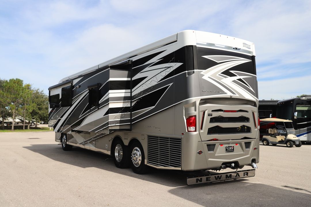2024 Newmar Mountain Aire 4118 15694