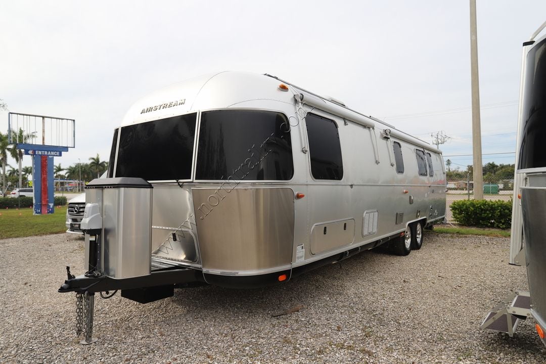 2018 Airstream Classic 33FB 15827-1