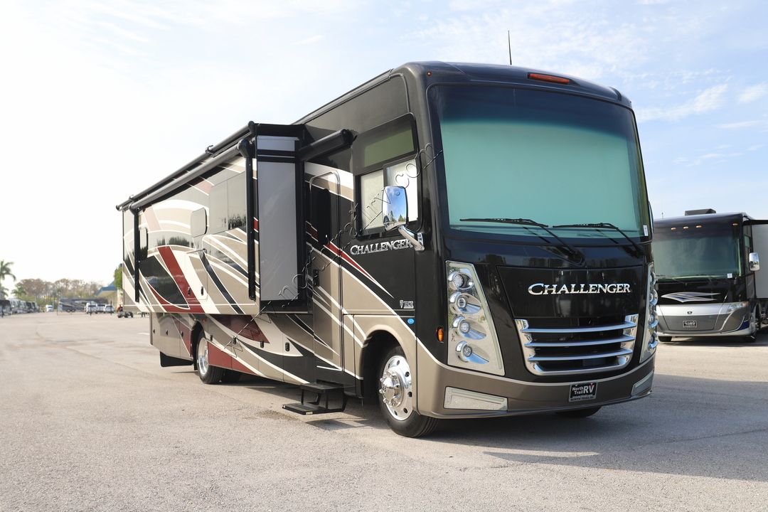 2022 Thor Challenger 35MQ 15737-1
