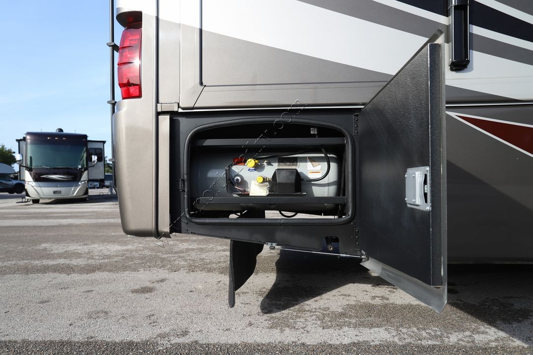 2022 Thor Challenger 35MQ 15737-1