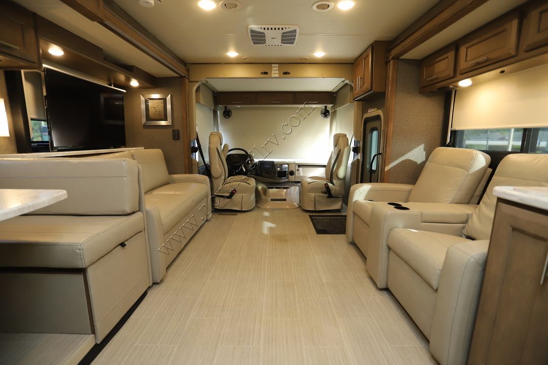 2022 Thor Challenger 35MQ 15737-1