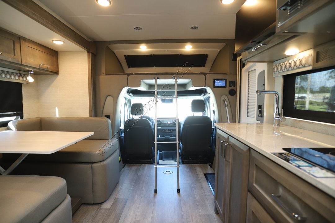 2024 Tiffin Motor Homes Wayfarer 25RW 15877
