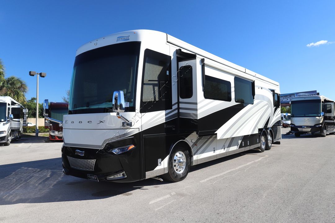 2022 Newmar Essex 4569 19098
