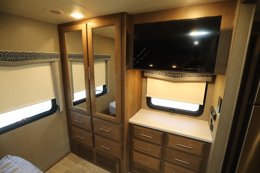 2022 Thor Omni XG32 14938-1