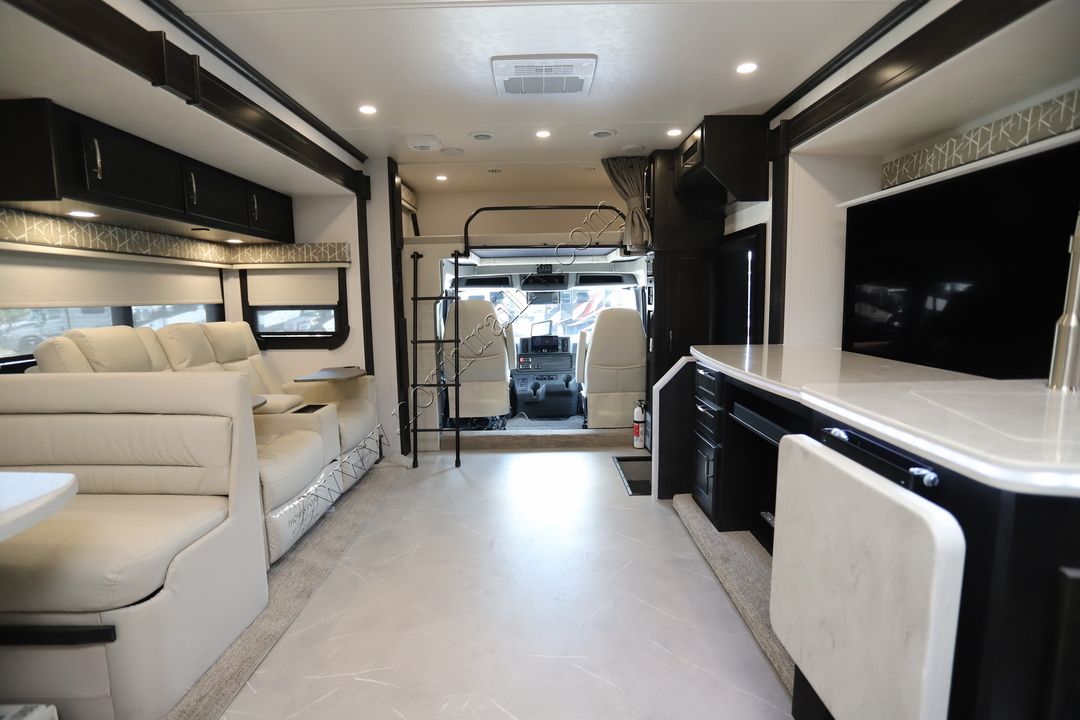 2024 Dynamax Dynaquest Xl 3801TS 15851