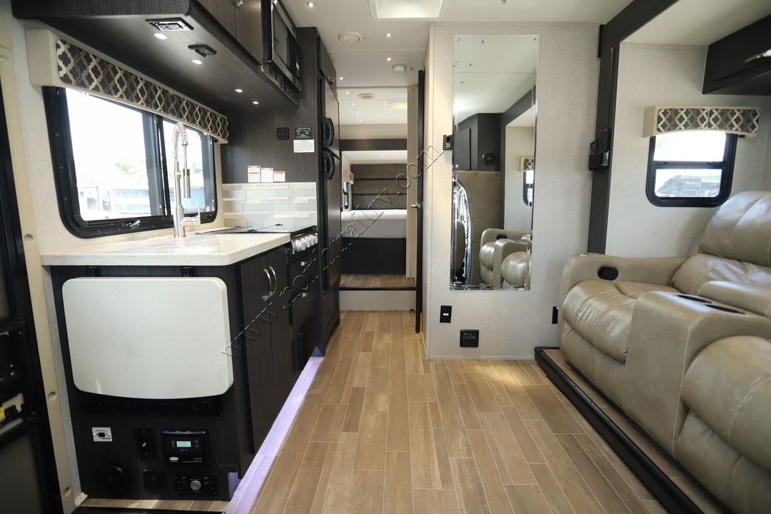 2020 Dynamax Isata 3 24RW 15685-2