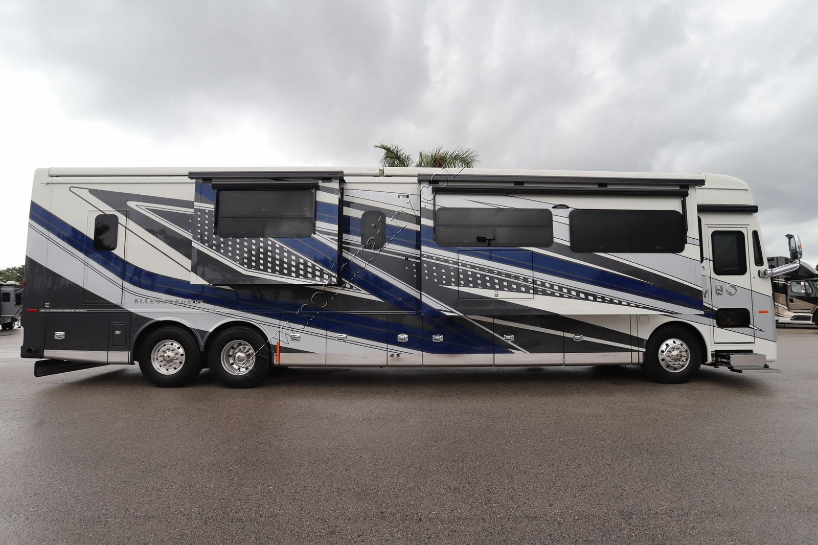Tiffin Motorhomes For Sale | North Trail RV Center