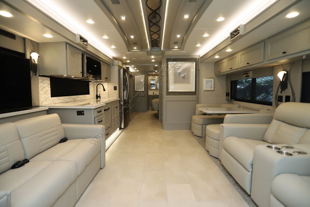 2025 Tiffin Motor Homes Phaeton 37BH 16126