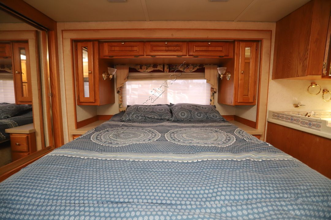 2001 Monaco Windsor 40PBD 15901-2