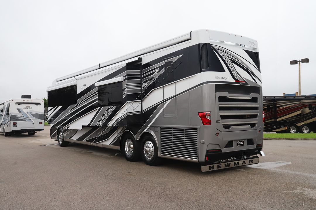 2025 Newmar Essex 4569 16021