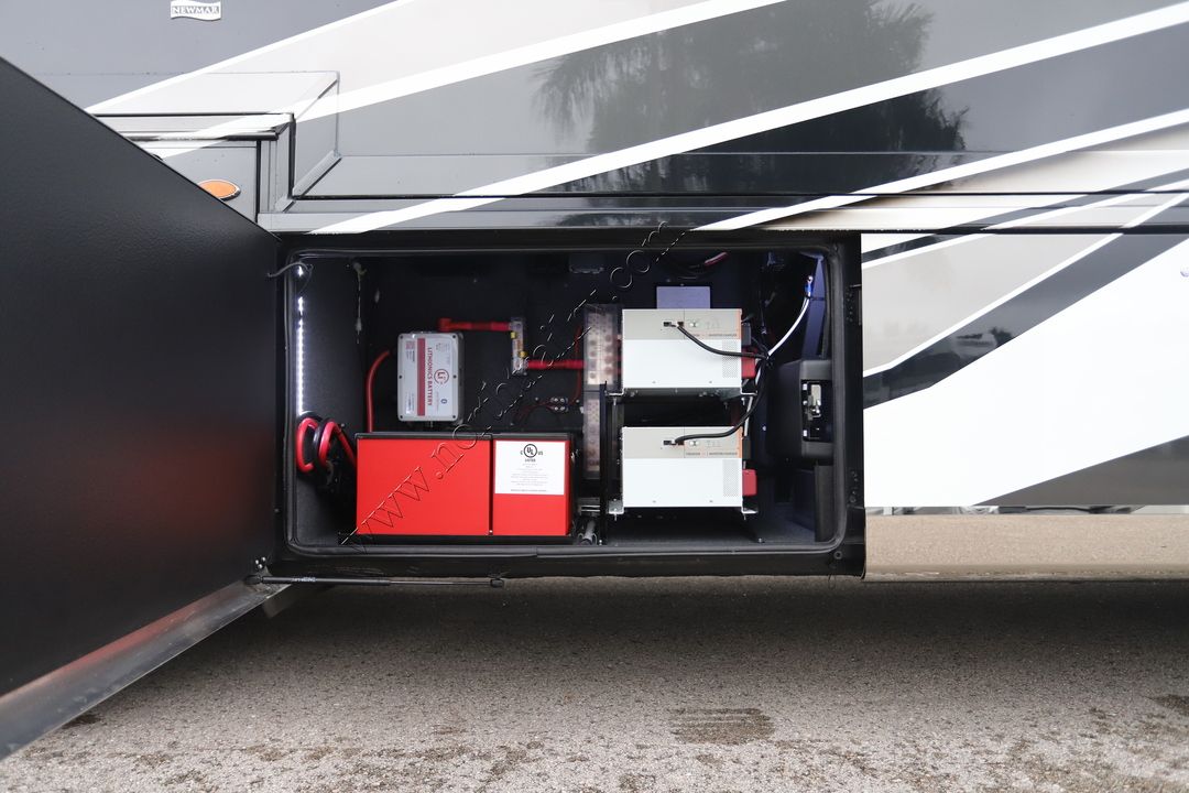 2025 Newmar Essex 4569 16021