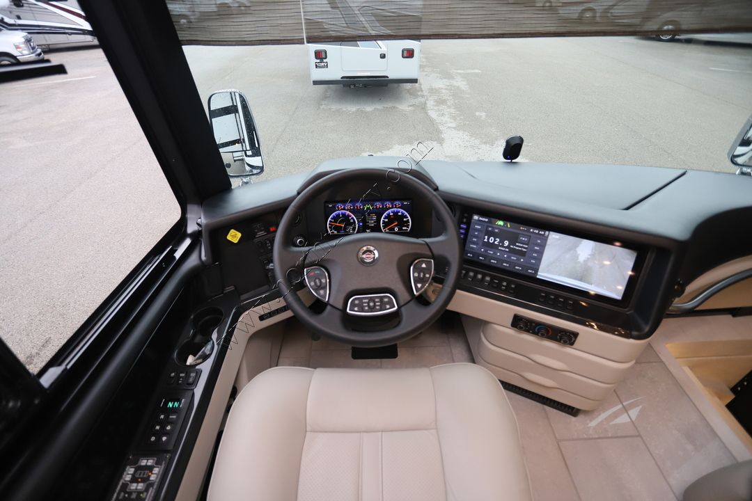 2025 Newmar Essex 4569 16021