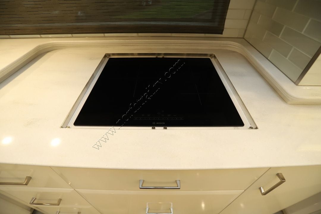 2025 Newmar Essex 4569 16021