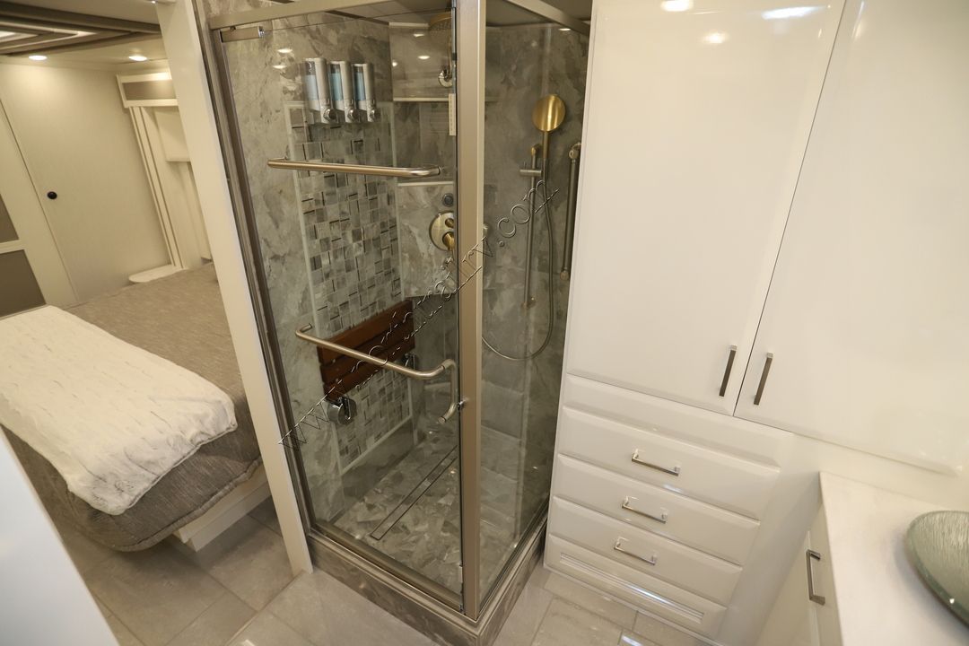 2025 Newmar Essex 4569 16021