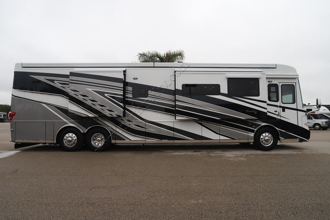 2025 Newmar Essex 4569 16021