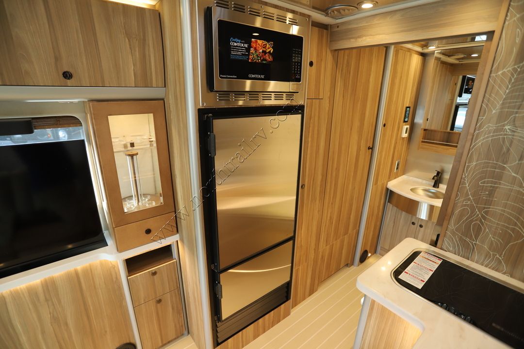 2025 Airstream Atlas Tommy Bahama 16227